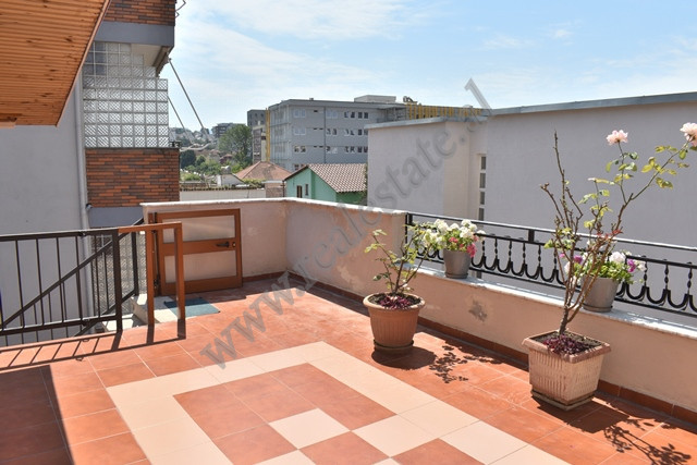 Vile 4-kateshe per shitje prane rruges se Elbasanit ne Tirane